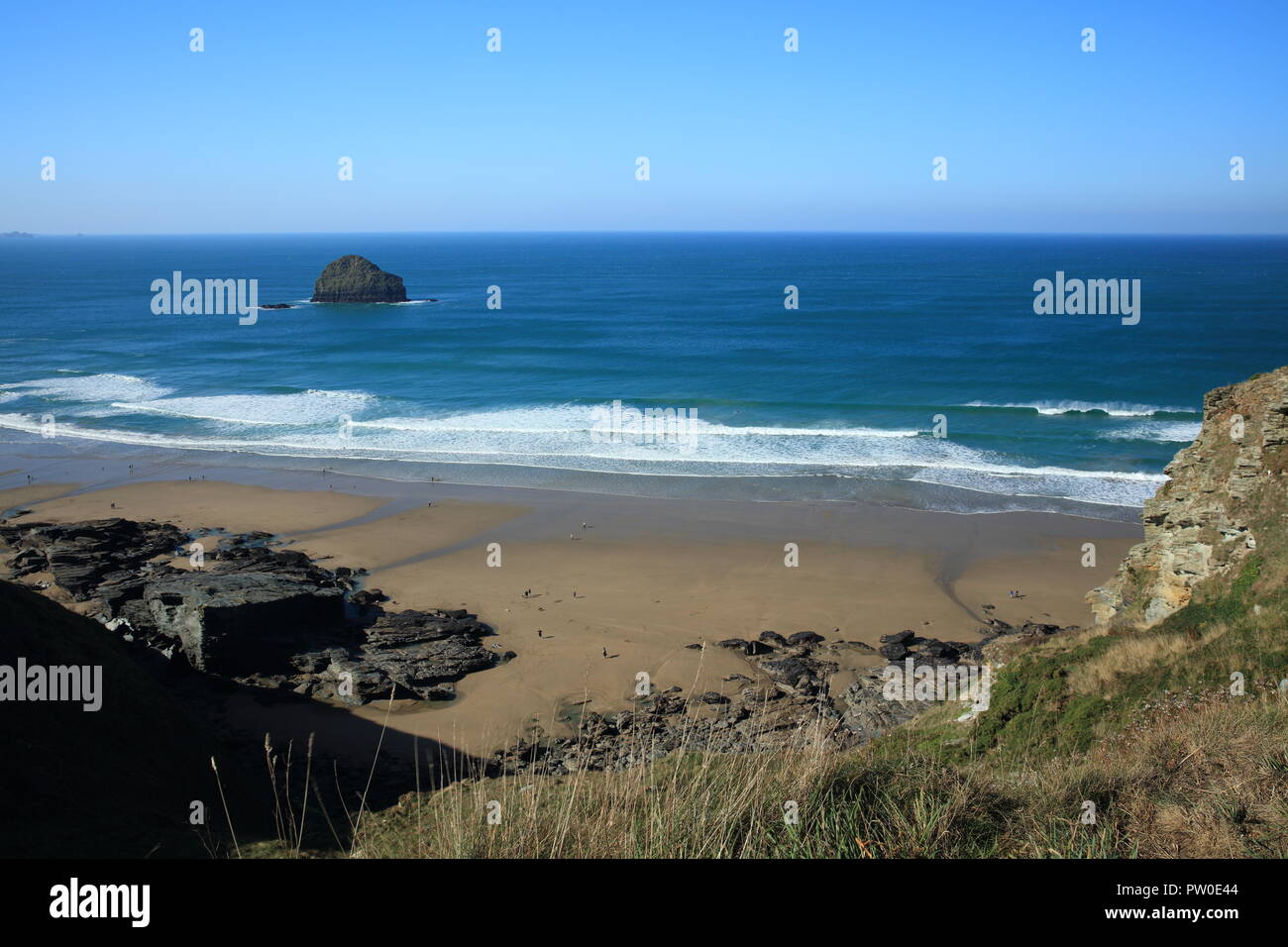 Trebarwith Strand, North Cornwall, England, UK, view from coastal path ...
