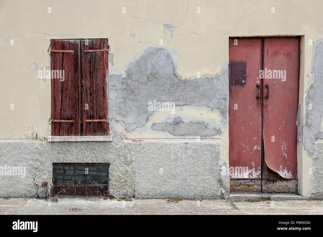 Old home door window hi-res stock photography and images - Alamy