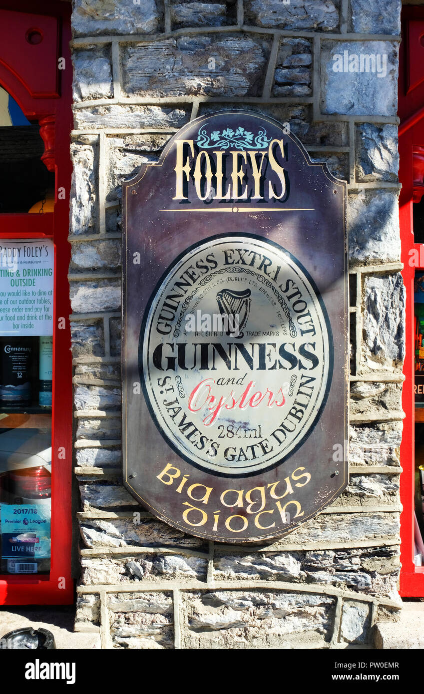Pub sign lettering hi-res stock photography and images - Alamy