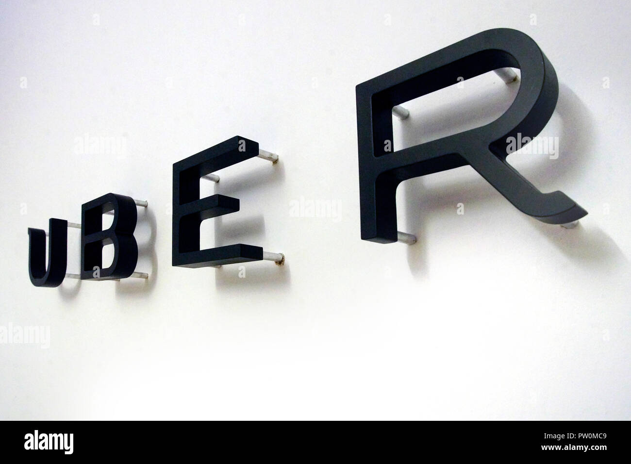 Car sharing sign hi-res stock photography and images - Alamy