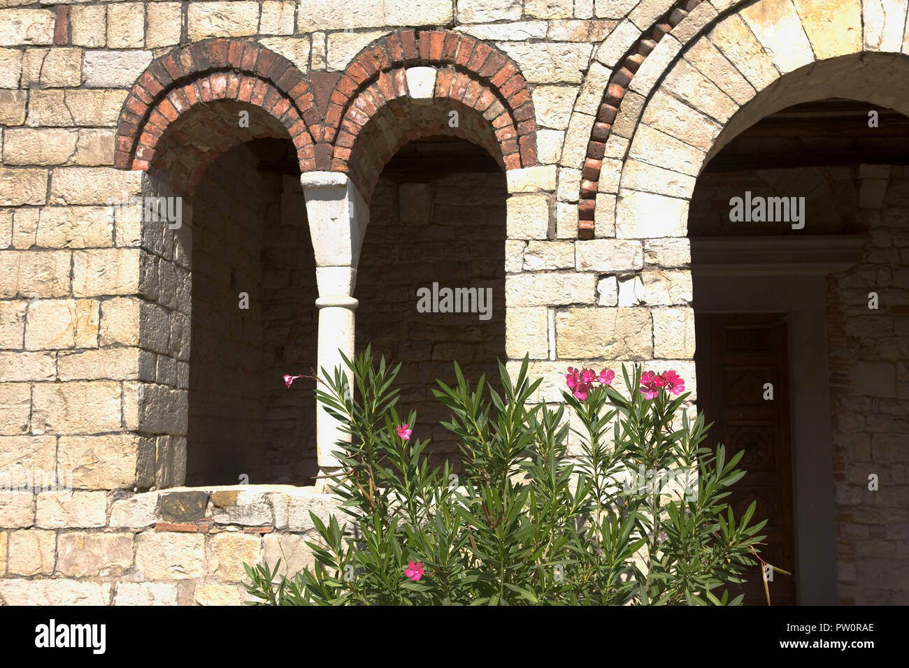 Romanesque round arches hi-res stock photography and images - Alamy