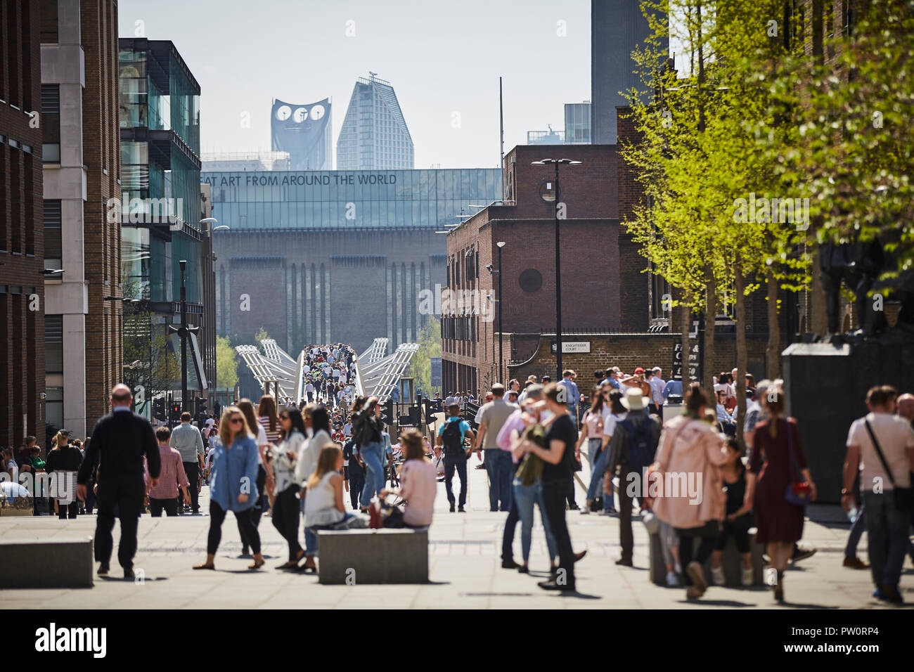 Busy london street scene hi-res stock photography and images - Alamy
