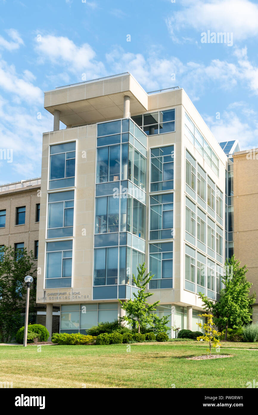 Christopher s bond life sciences center hi-res stock photography and ...