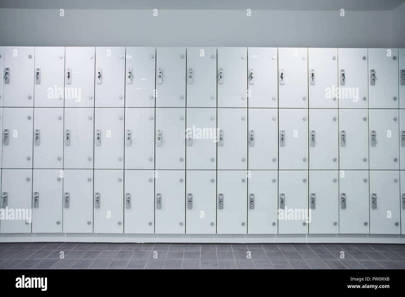 Line of lockers hi-res stock photography and images - Alamy