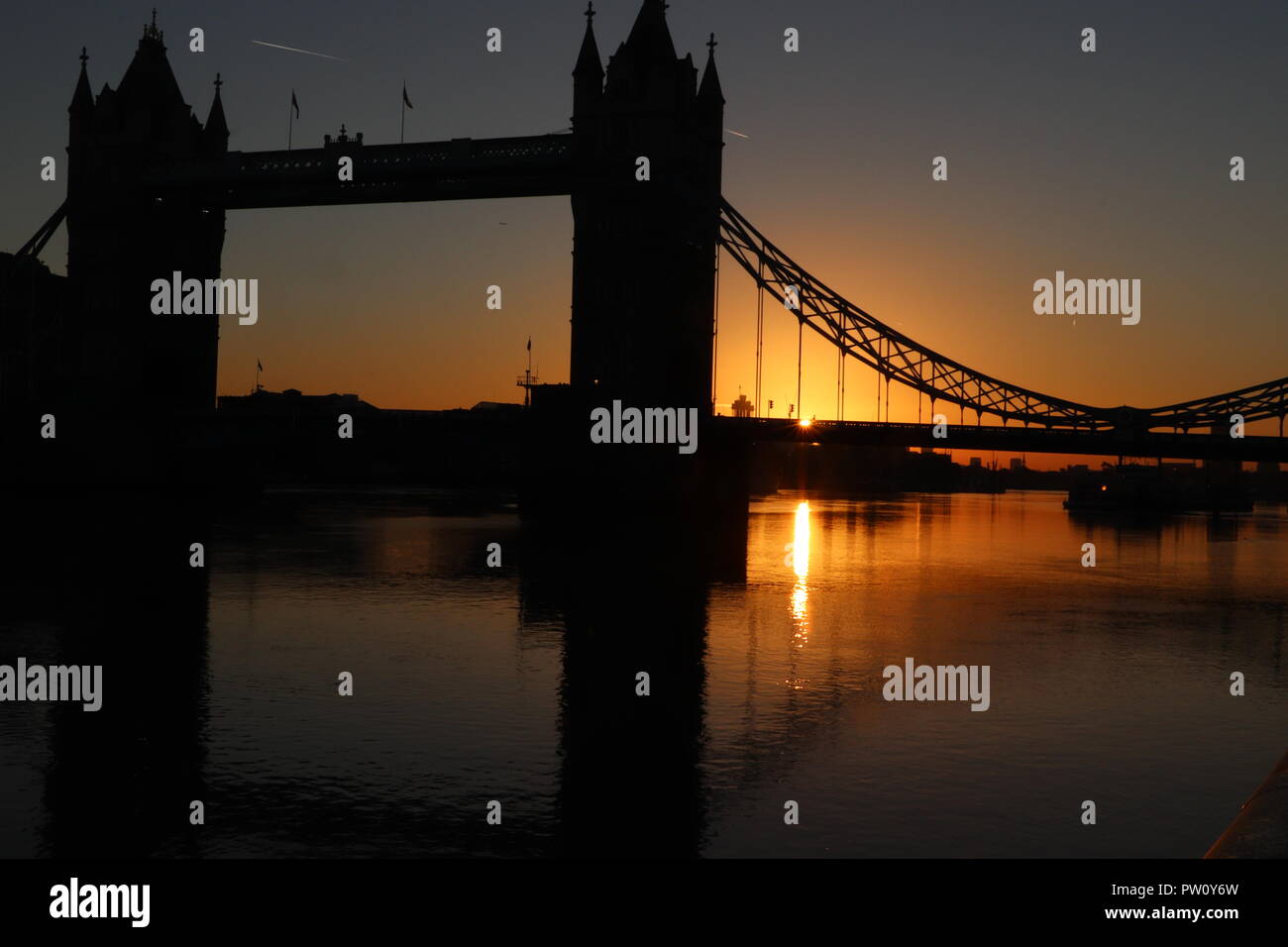Sunrise at London Tower Bridge Stock Photo - Alamy