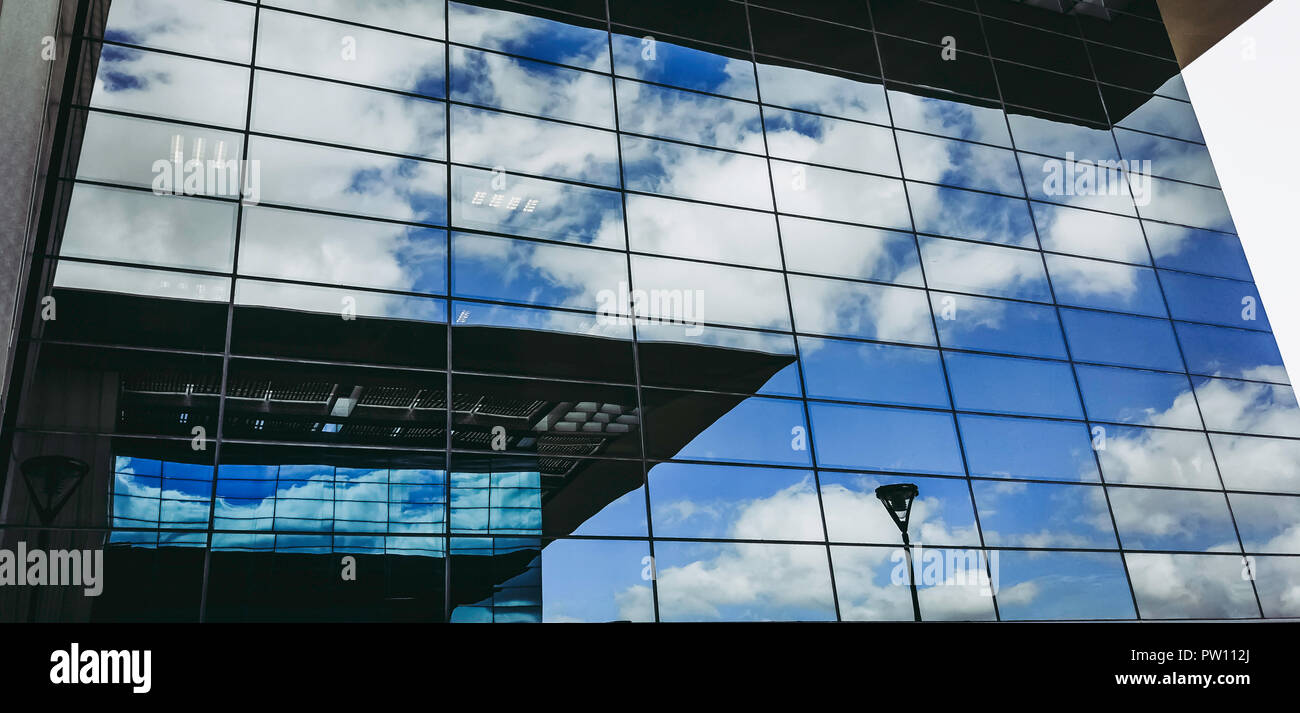 Sky reflect architecture hi-res stock photography and images - Alamy