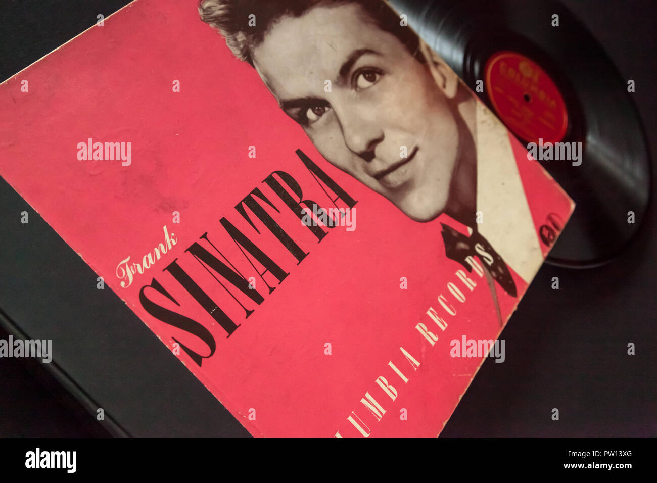 Frank sinatra record 1940s hi-res stock photography and images - Alamy