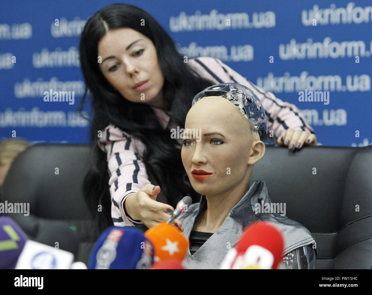 Kiev, Ukraine. 11th Oct, 2018. The humanoid robot Sophia speaks at a ...