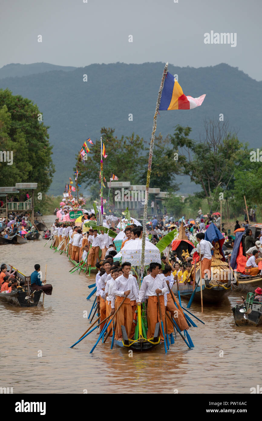 Procession during the Festival of Phaung Daw Oo Pagoda Stock Photo - Alamy
