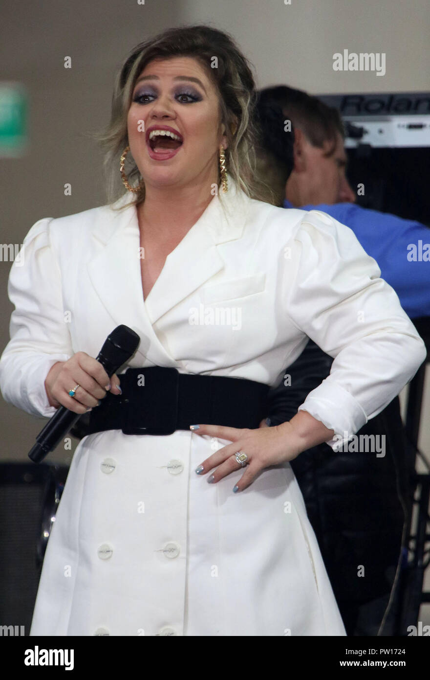 New York City, New York, USA. 11th Oct, 2018. Singer KELLY CLARKSON ...