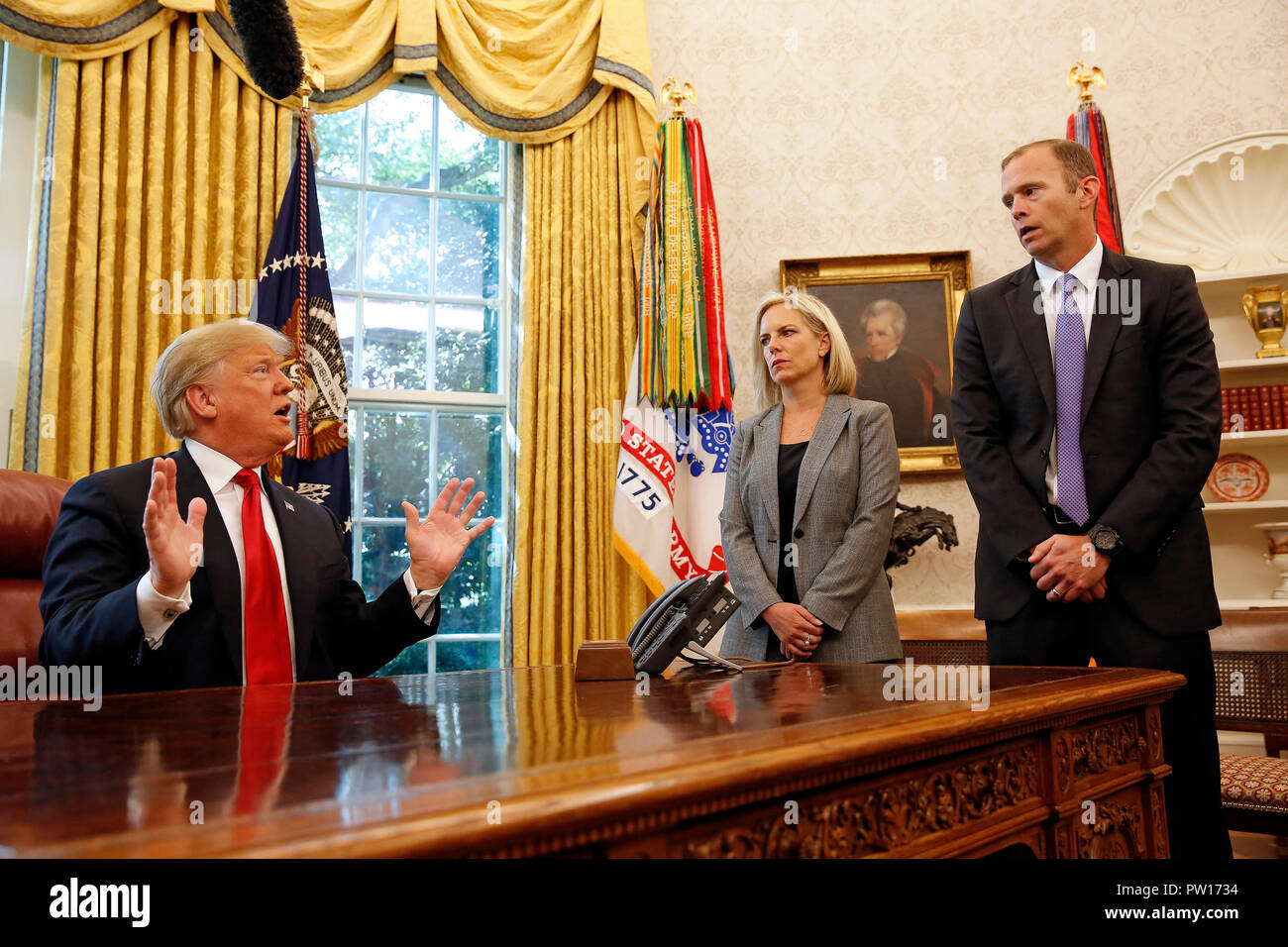 United States President Donald J. Trump, left, meets with Federal ...