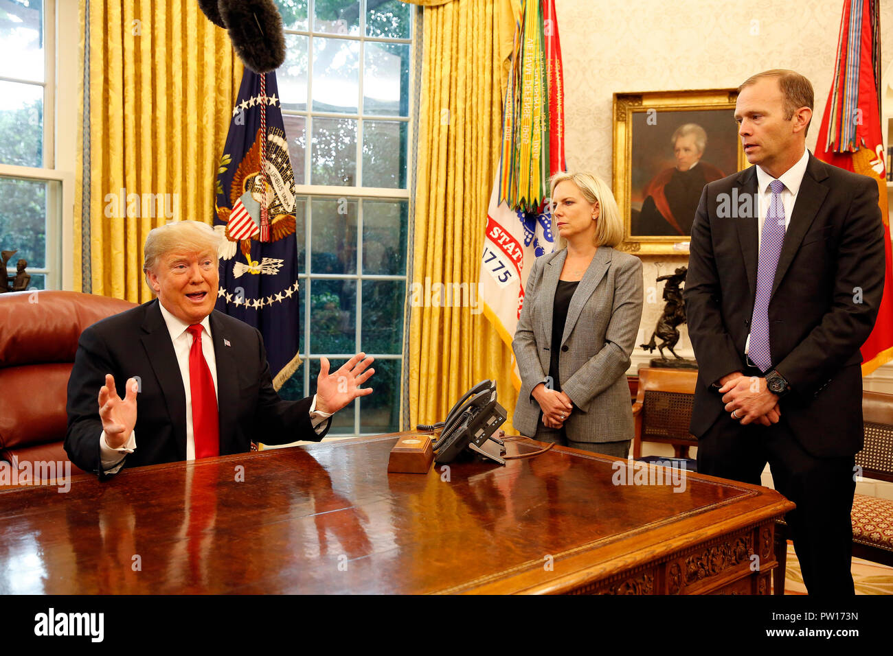 United States President Donald J. Trump, left, meets with Federal ...