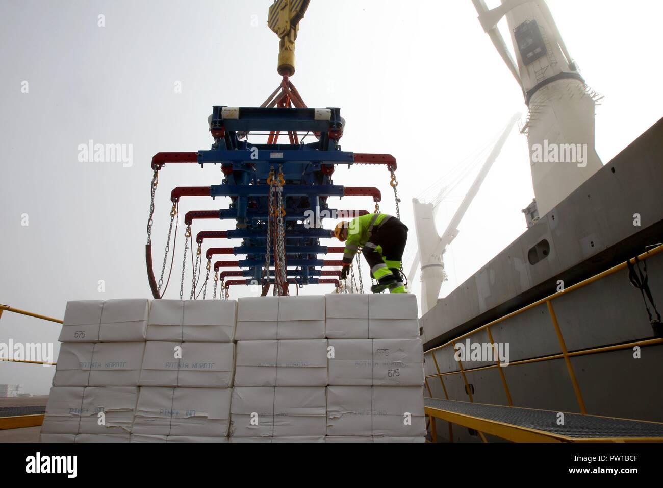 Li tian hi-res stock photography and images - Alamy