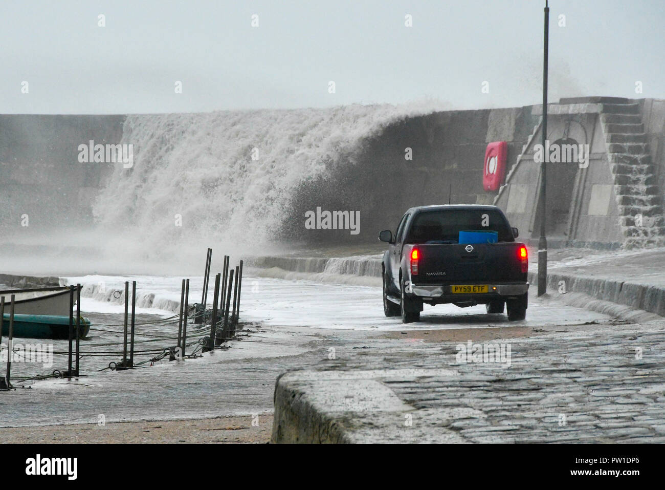 Boats avoid storm hi-res stock photography and images - Alamy