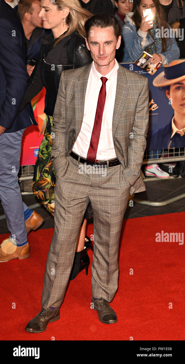 Dickie beau hi-res stock photography and images - Alamy