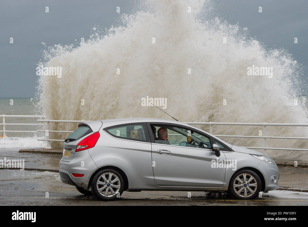 Ferocious waves hi-res stock photography and images - Alamy