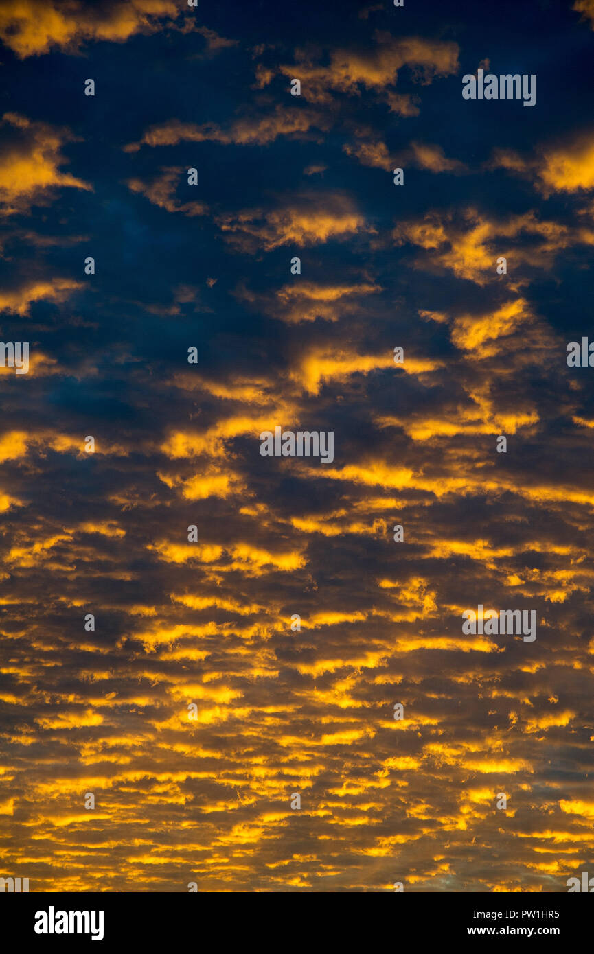 Altocumulus perlucidus clouds hi-res stock photography and images - Alamy