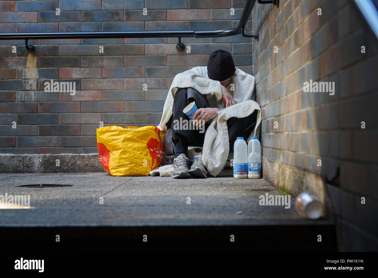 homeless man in london Stock Photo - Alamy