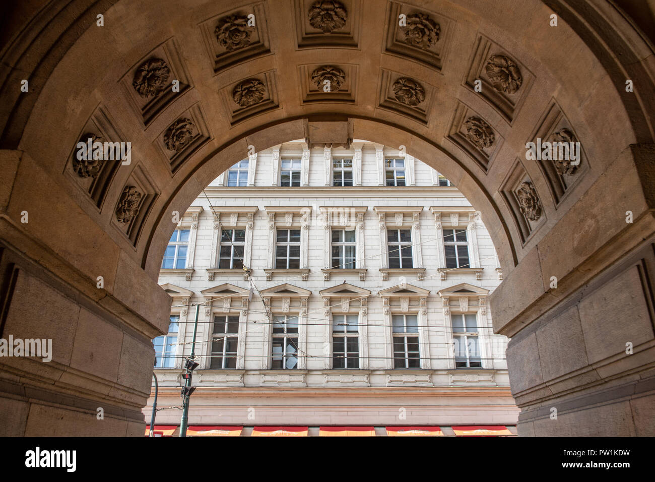 Symmetrical building hi-res stock photography and images - Alamy