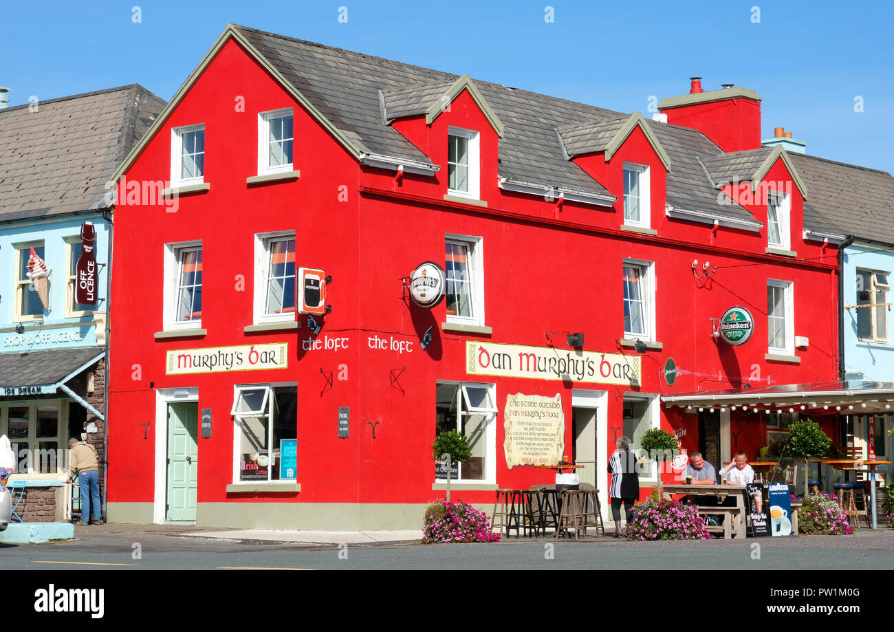 Traditional irish bar hi-res stock photography and images - Alamy