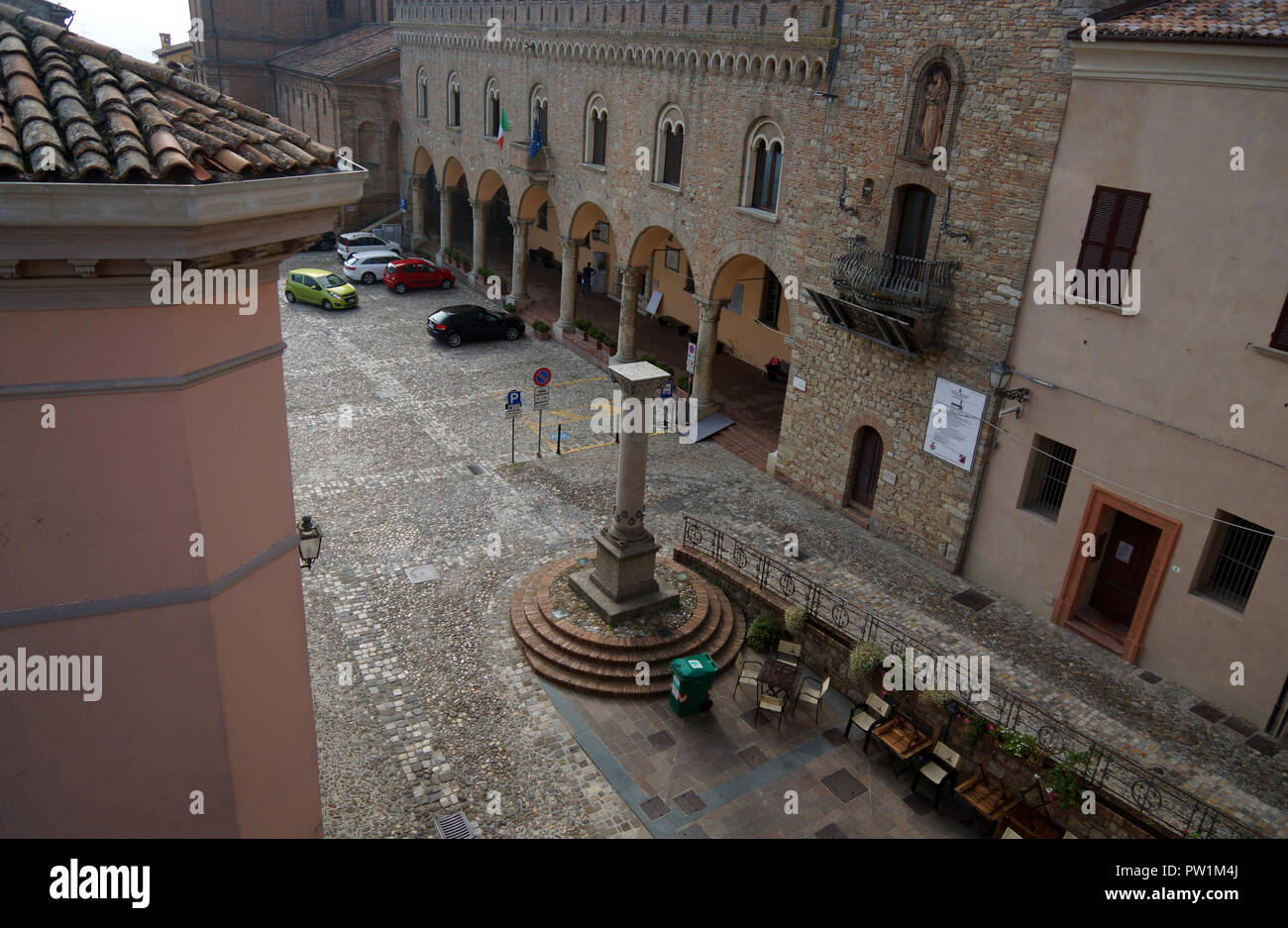 Rings column bertinoro forlì italy hi-res stock photography and images ...