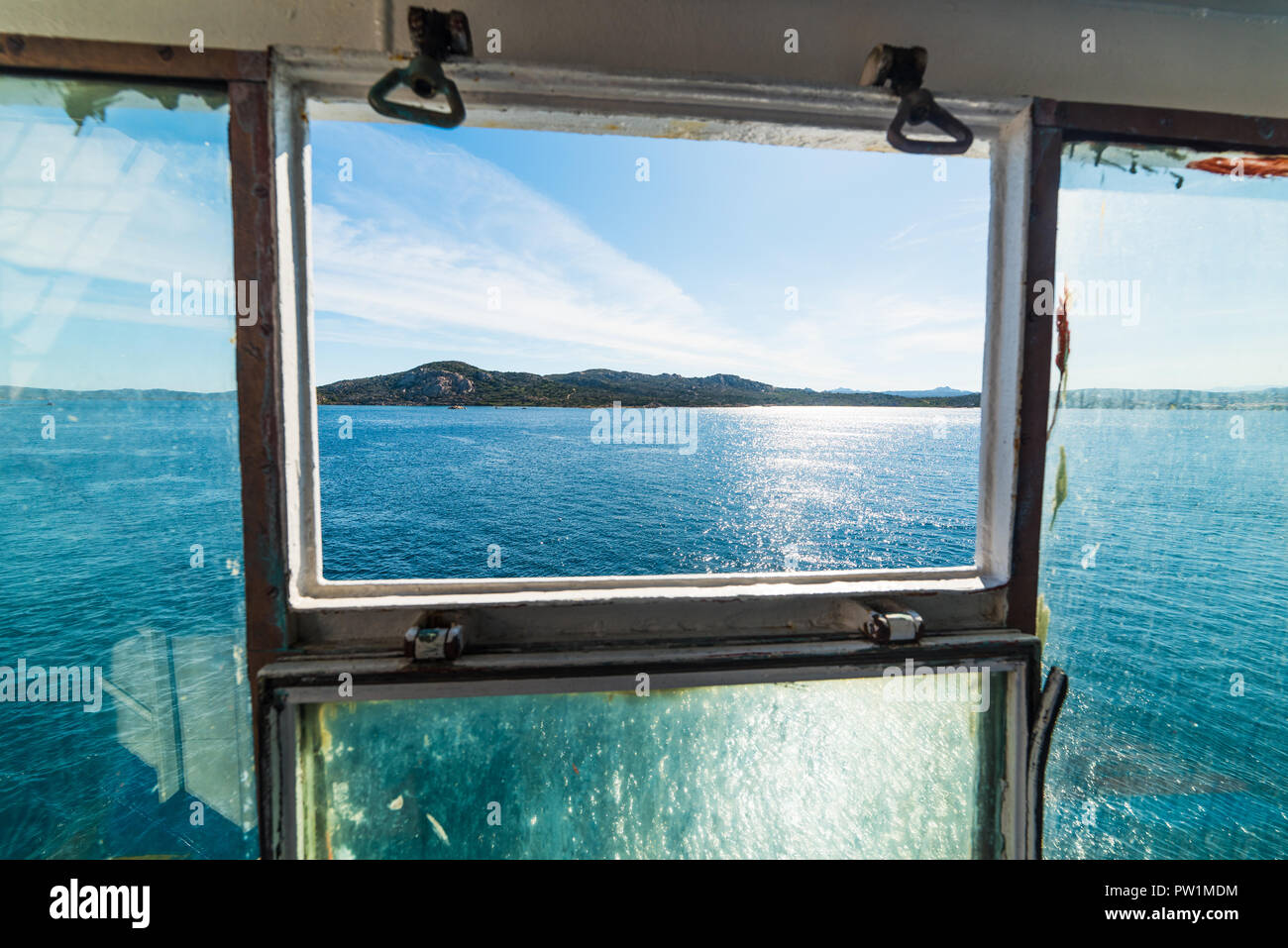 Water through a round hole hi-res stock photography and images - Alamy