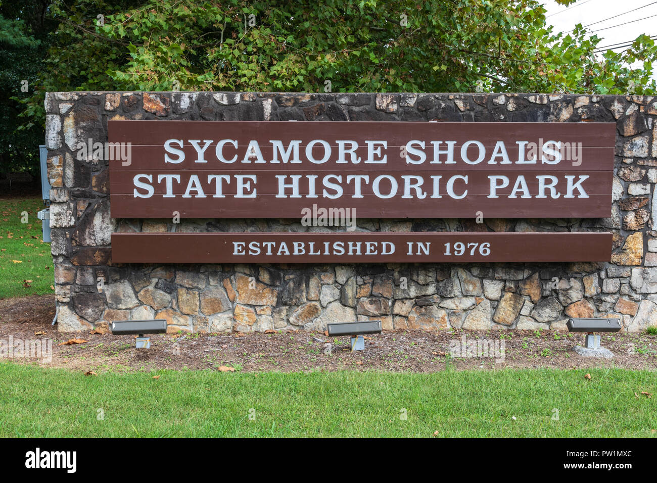 ELIZABETHTON, TN, USA-10/1/18: Entrance sign at Sycamore Shoals State ...
