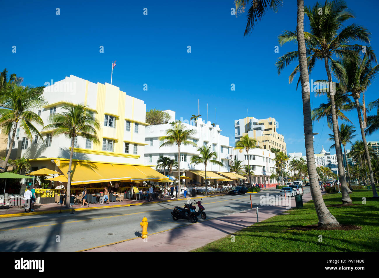 Bright scenic morning view of Ocean Drive in South Beach, Miami ...