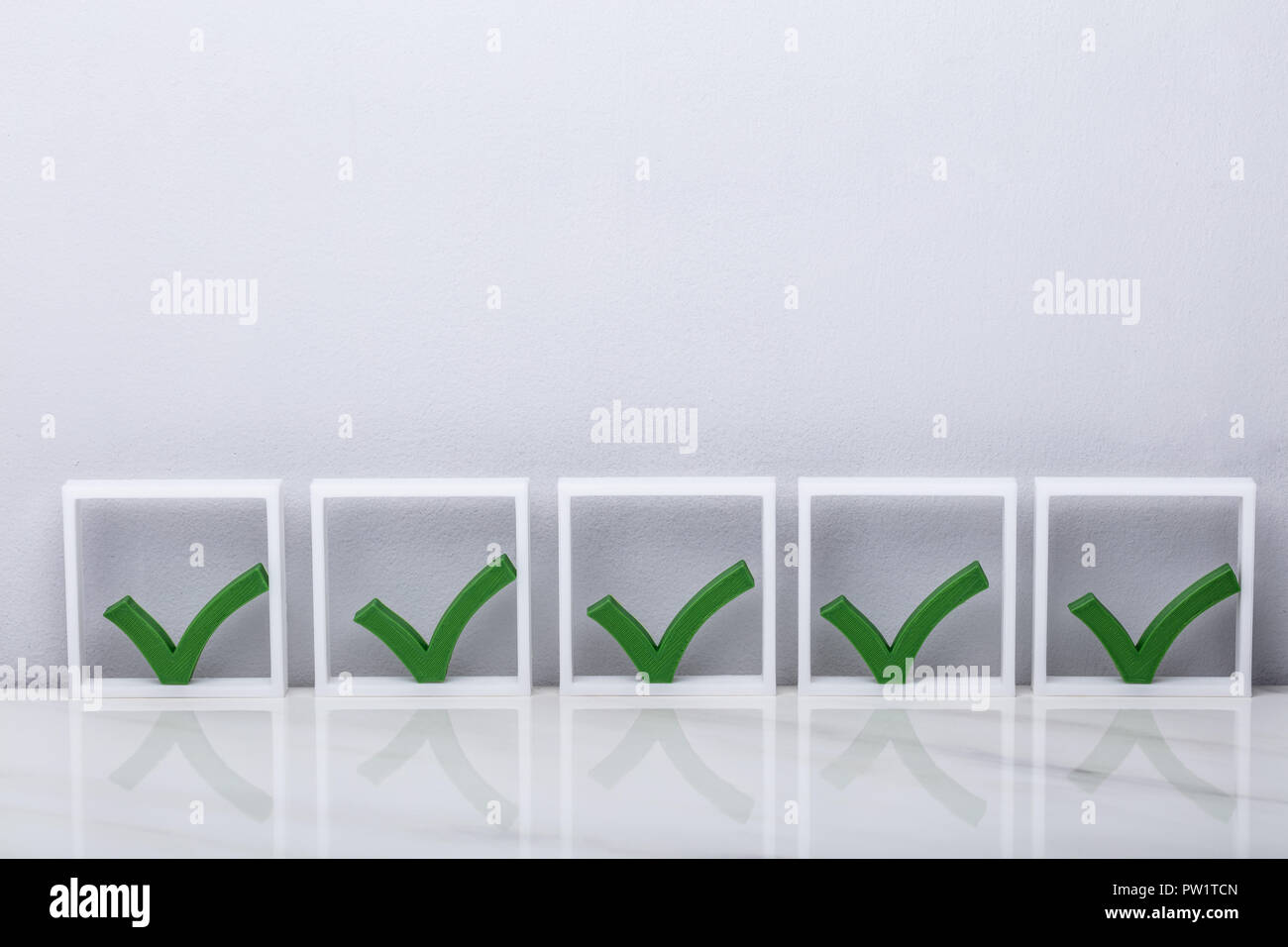 Check marks hi-res stock photography and images - Alamy