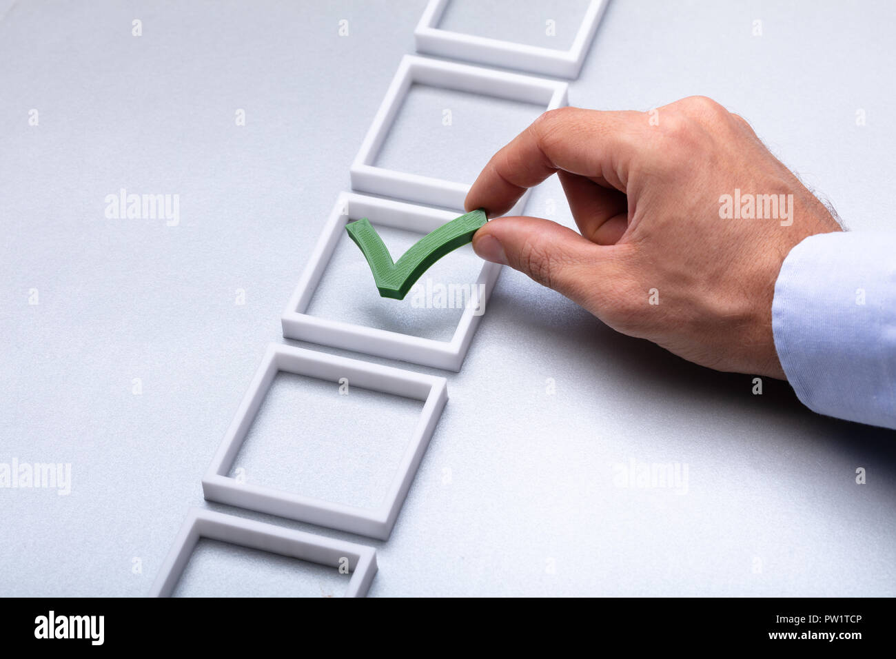 Check box green check mark hi-res stock photography and images - Alamy