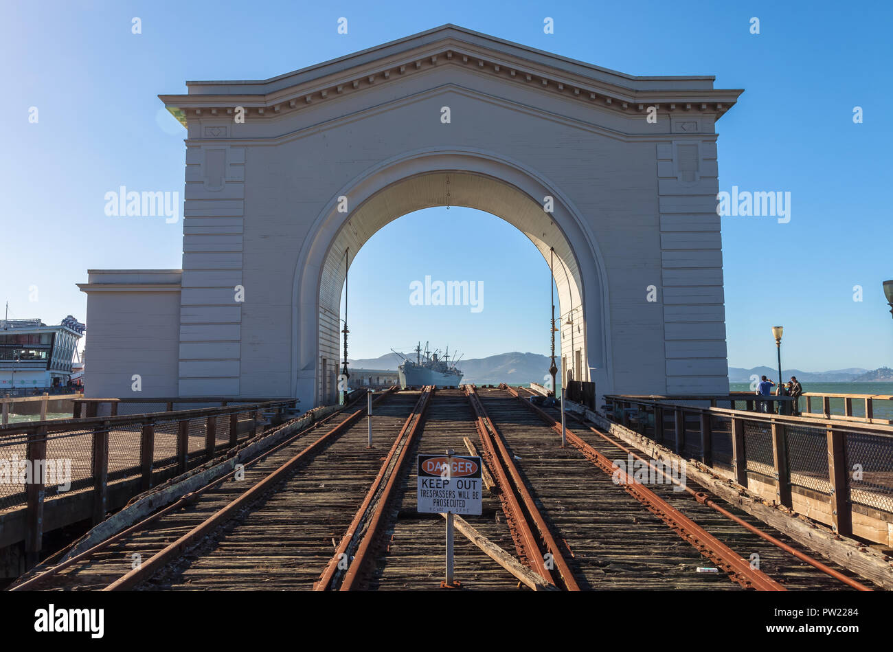 Gate pier hi-res stock photography and images - Alamy