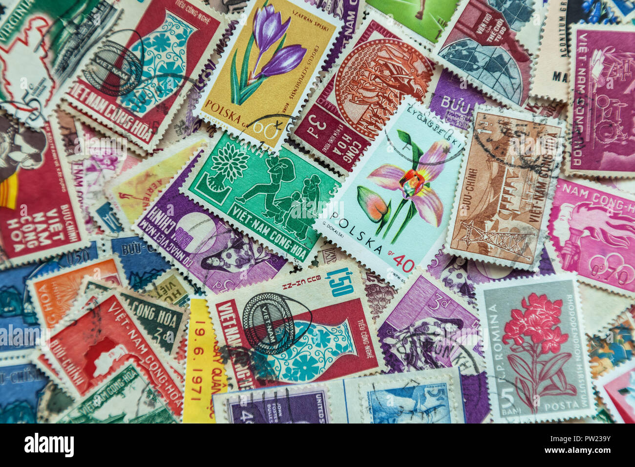 Foreign stamps hi-res stock photography and images - Alamy