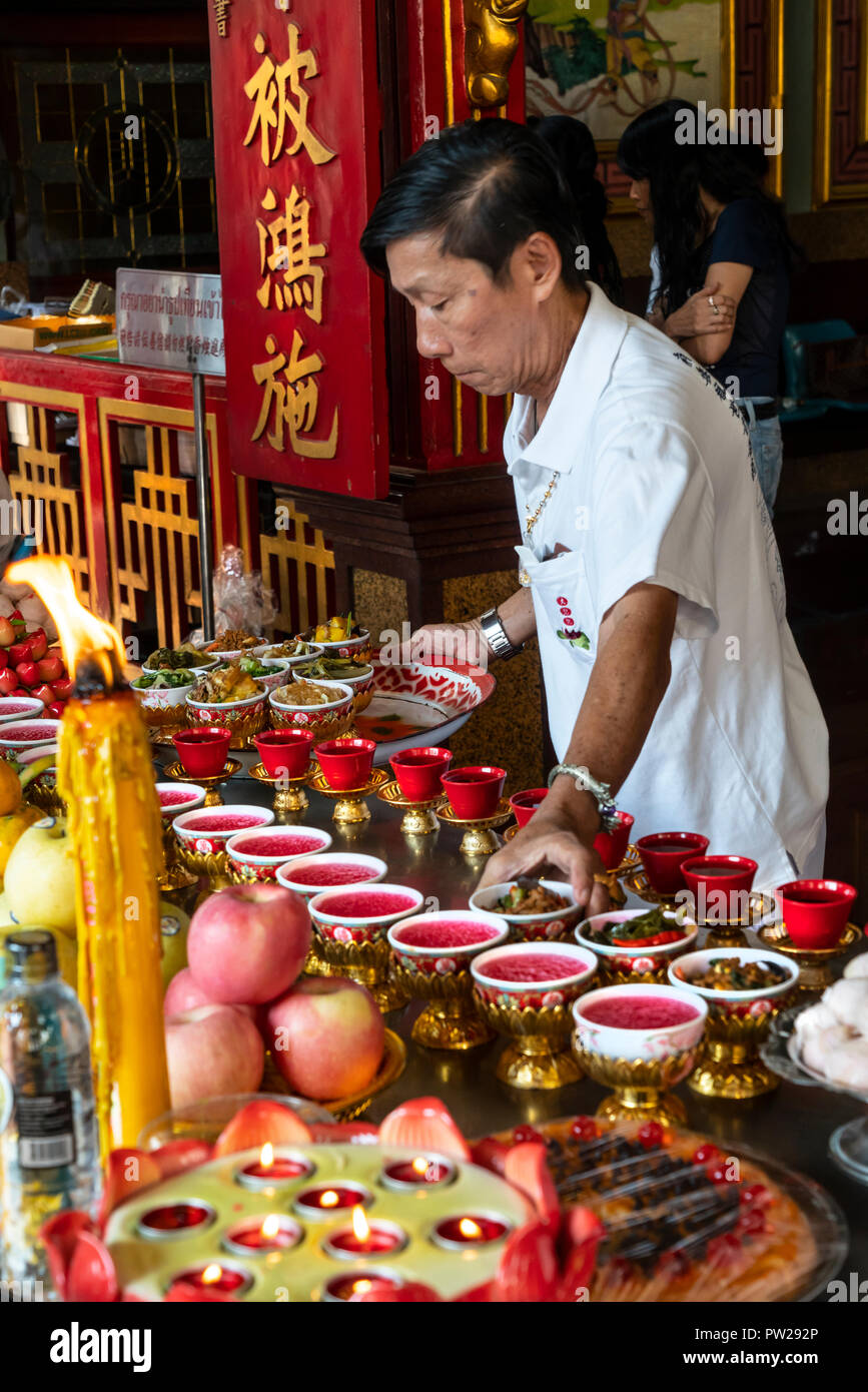 Food in the golden temple hi-res stock photography and images - Alamy