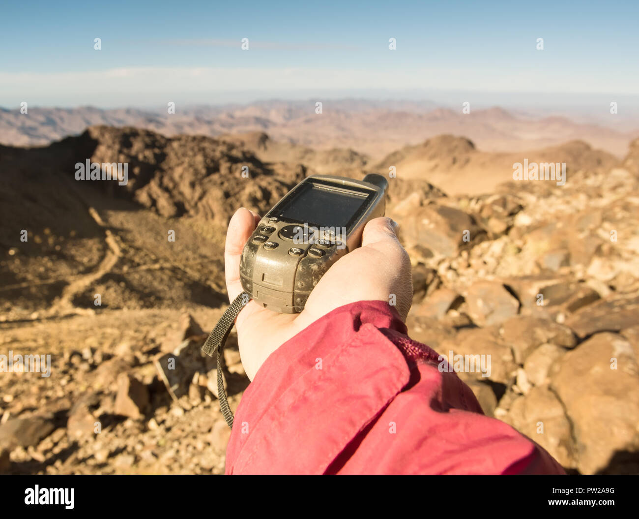 Device in hand hi-res stock photography and images - Alamy