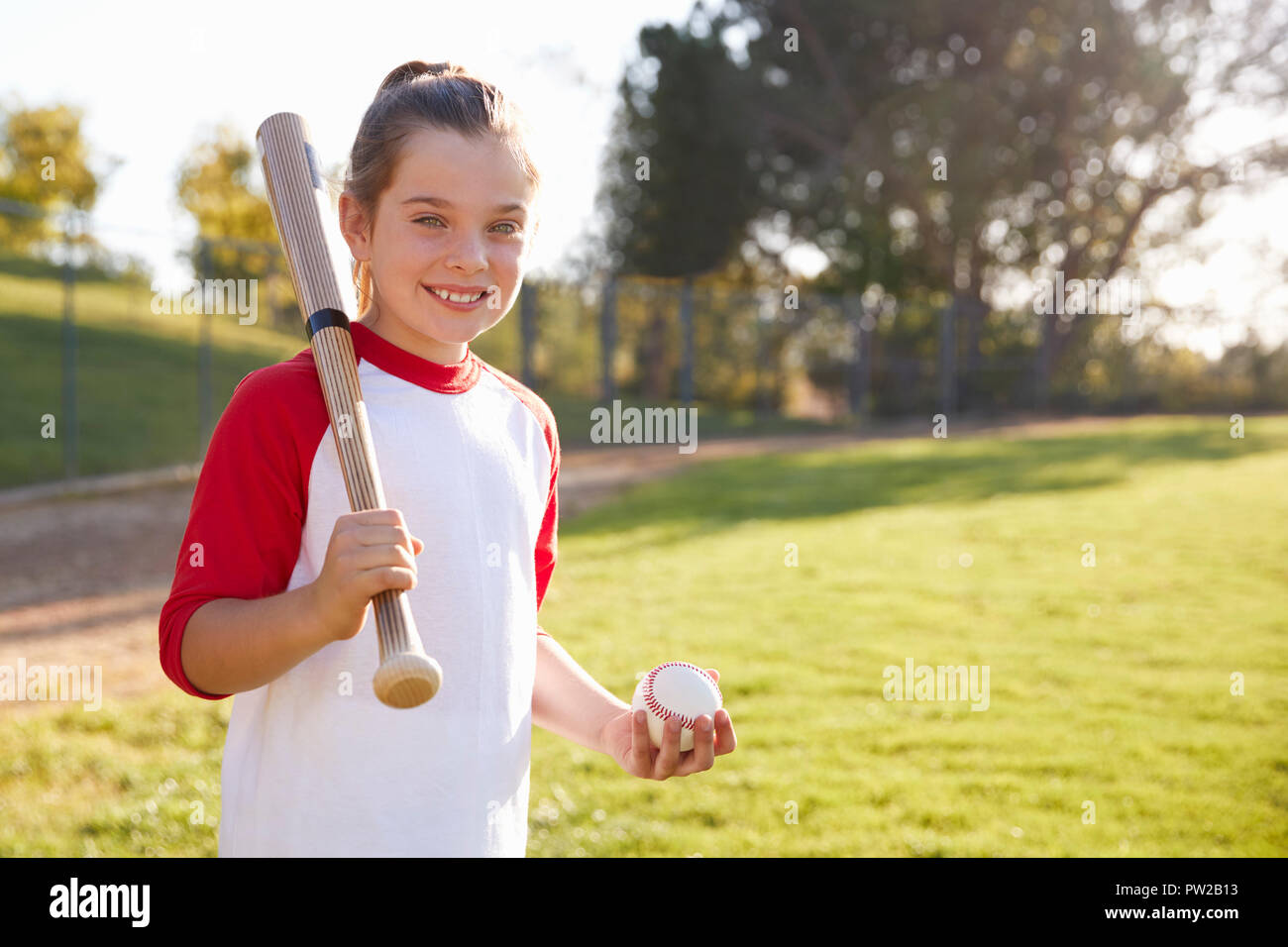 Girl holding baseball bat hi-res stock photography and images - Alamy