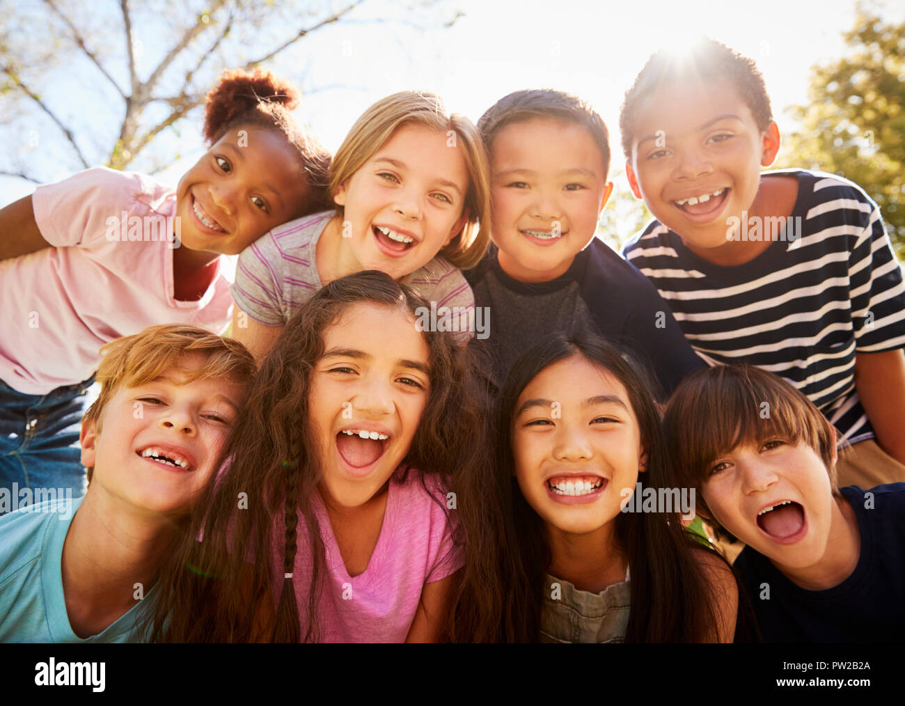 Multi-ethnic group of schoolchildren on school trip, smiling Stock ...