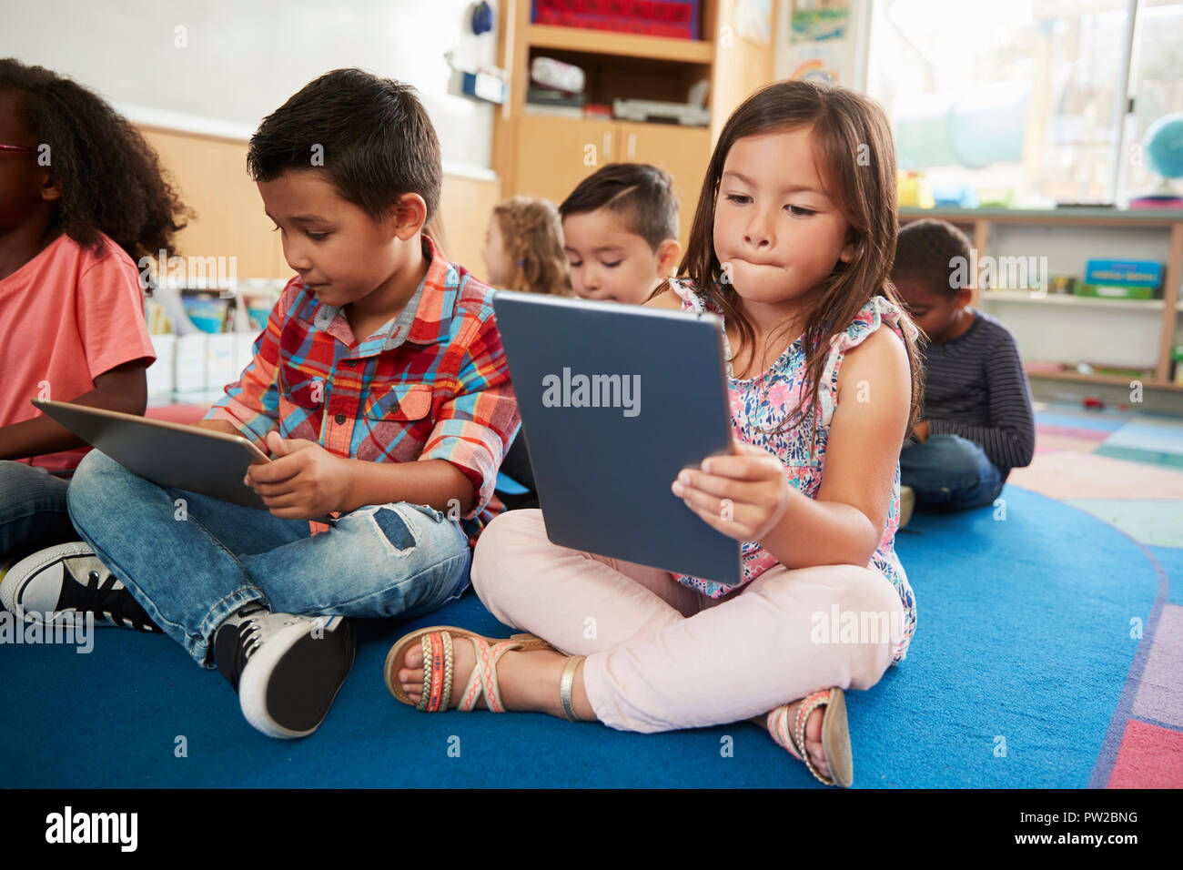 School classroom full computers hi-res stock photography and images - Alamy