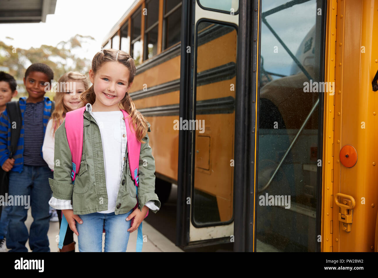 Kids waiting for bus hi-res stock photography and images - Alamy