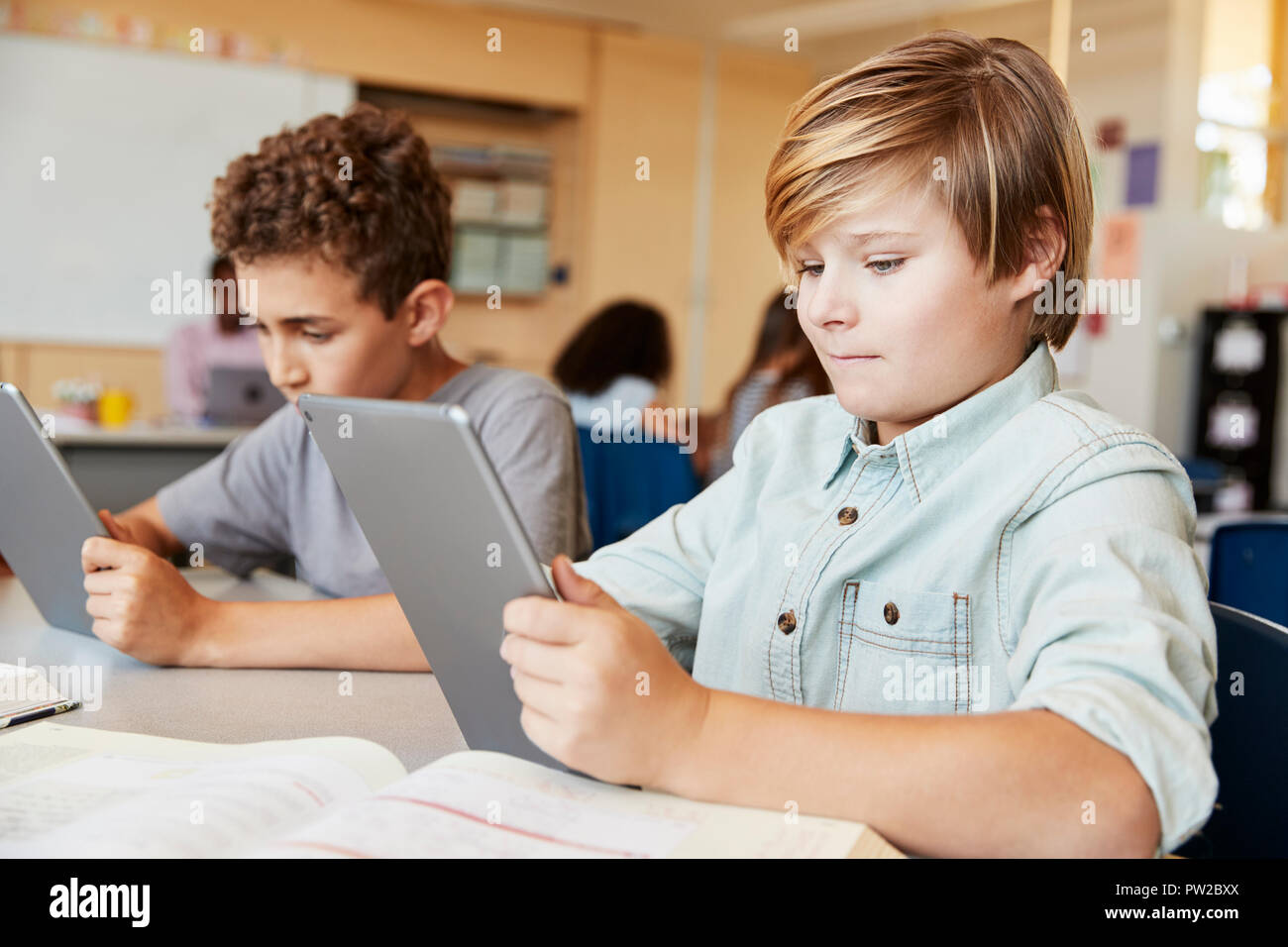 Black and hispanic elementary classroom hi-res stock photography and ...