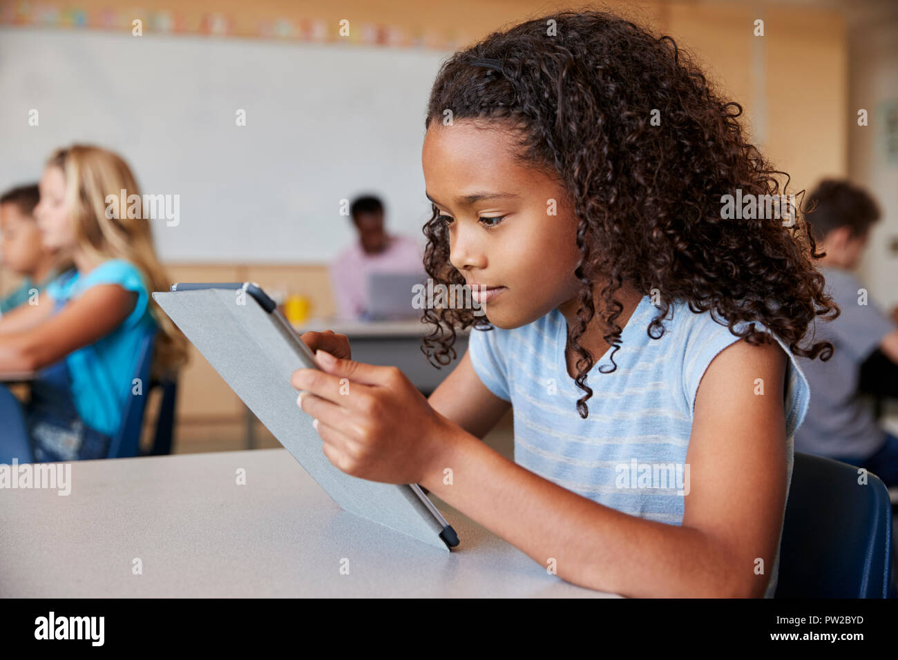 Pre teen tablet classroom hi-res stock photography and images - Alamy