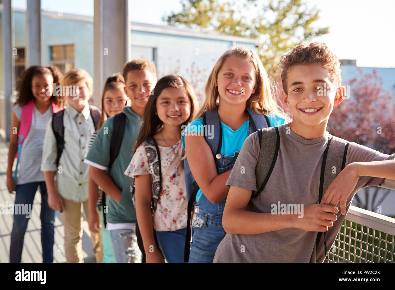 Teens with backpacks hi-res stock photography and images - Alamy