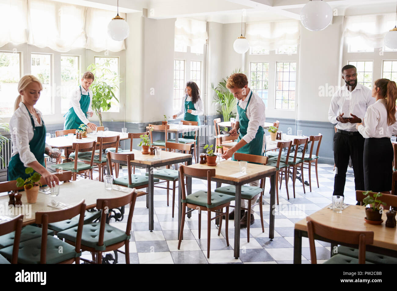 Staff of food management hi-res stock photography and images - Alamy