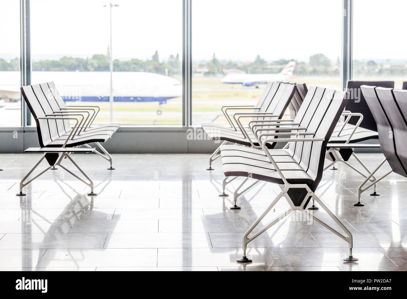 Airport waiting room window hi-res stock photography and images - Alamy