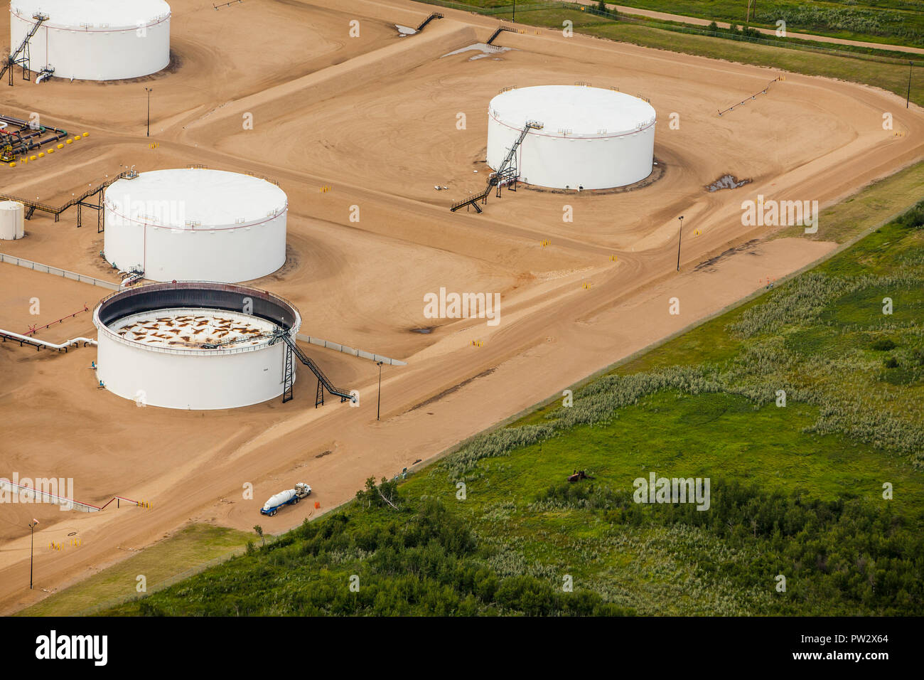 Oil Tank Farm Aerial View Stock Photos & Oil Tank Farm Aerial View ...