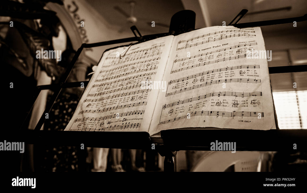 Musica pentagrama hi-res stock photography and images - Alamy