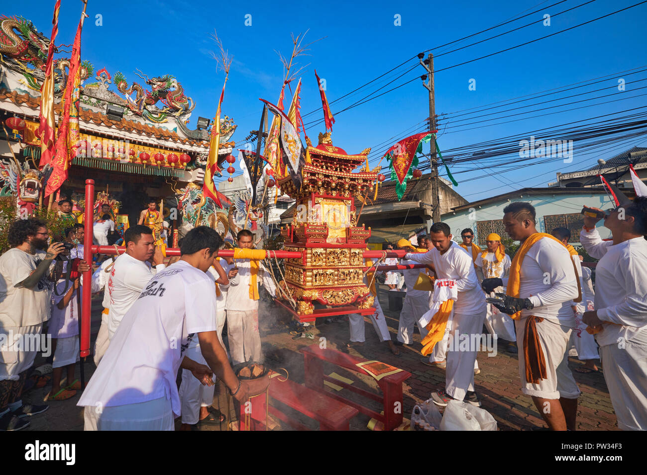 Procession chinese festival hi-res stock photography and images - Alamy