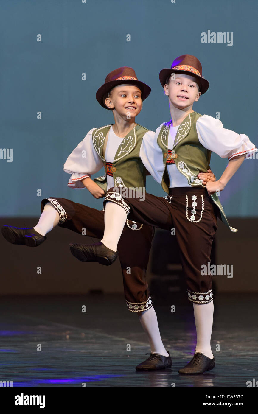 Tyrolean dance hi-res stock photography and images - Alamy
