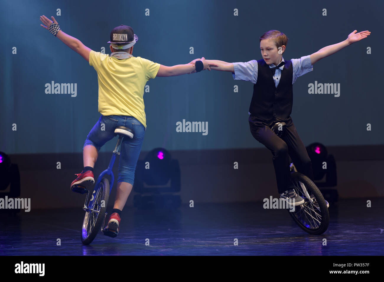 Unicycle group hi-res stock photography and images - Alamy