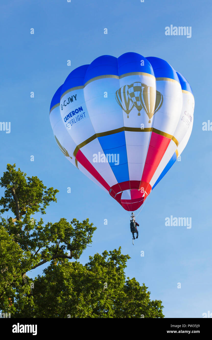 Pilot in cloudhopper hot air balloon in the sky at Longleat Sky Safari, Wiltshire, UK in ...