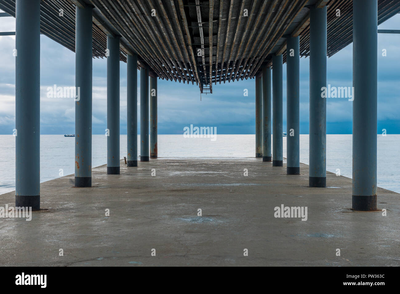 Canopy embankment hi-res stock photography and images - Alamy